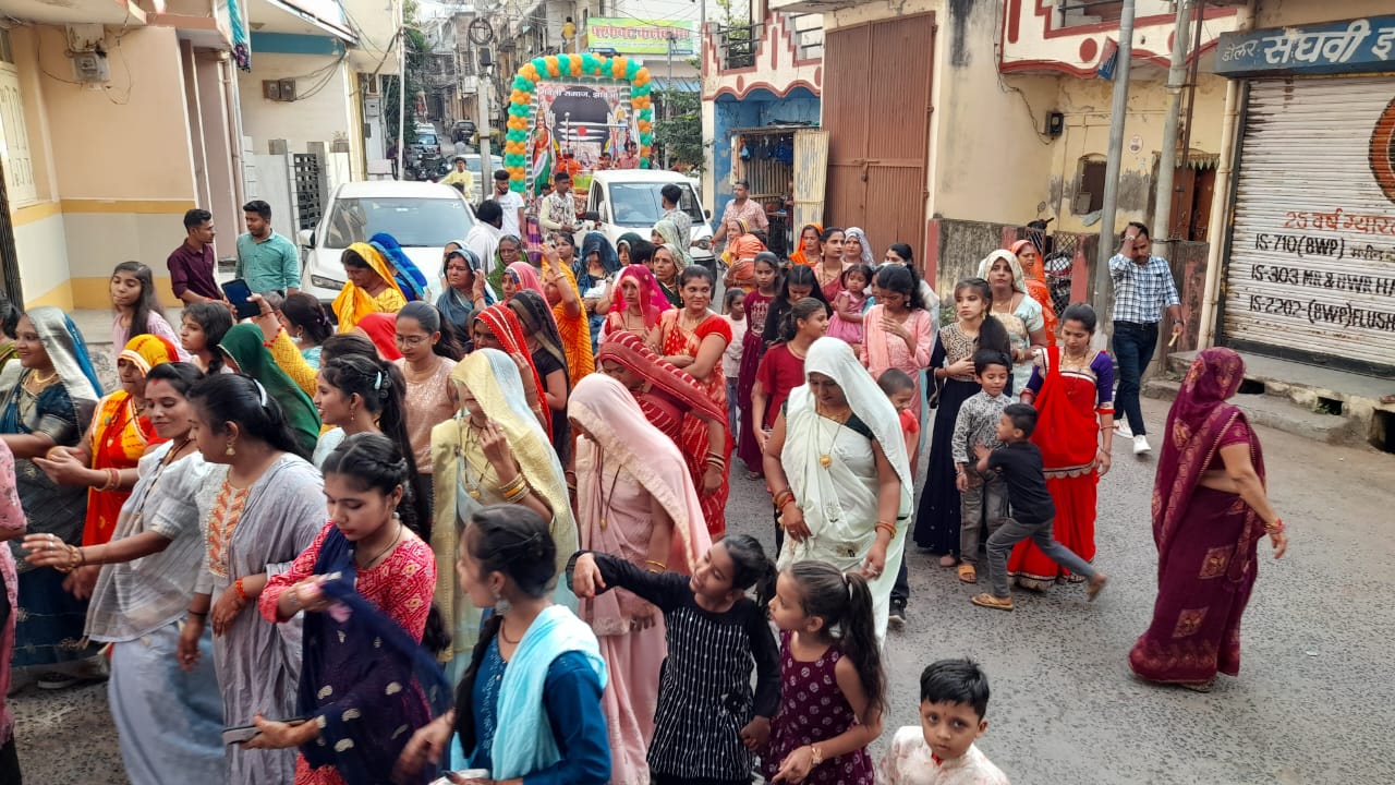 Gawali Samaj: Women and men celebrated Bhujariya festival by playing ...