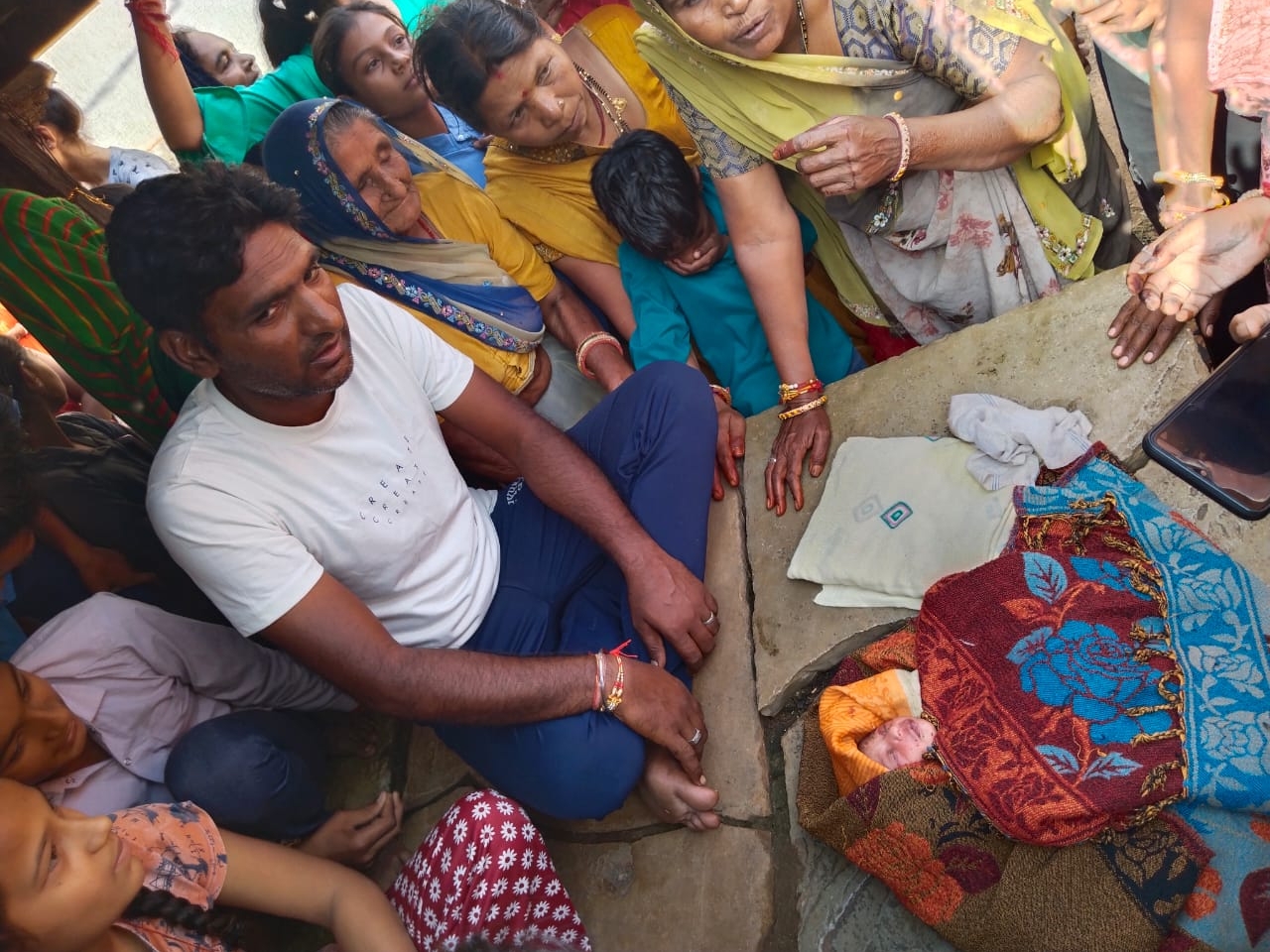 Mamta Sharma again found a newborn baby girl abandoned in the bushes ...