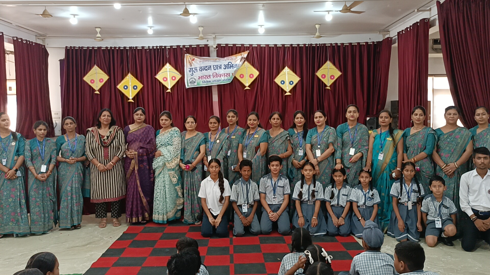 Priyanka Kapoor was awarded the title of best teacher and Samar Chauhan ...