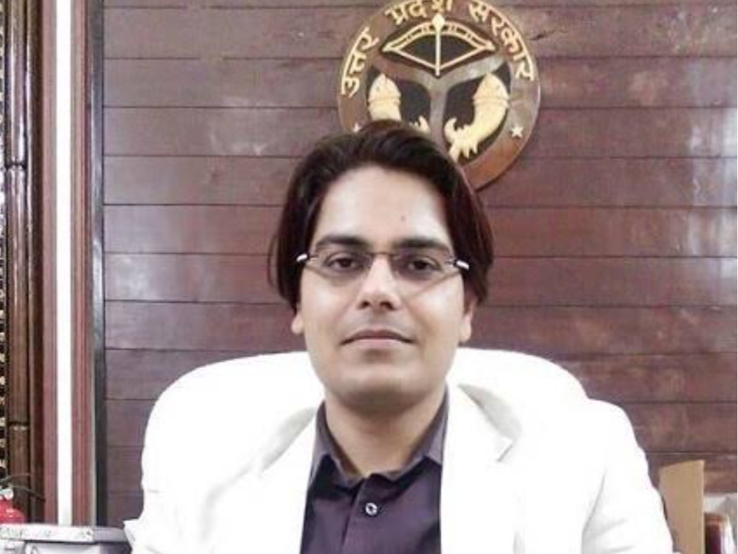 Agra DM Navneet Singh Chahal transferred | आगरा के डीएम नवनीत सिंह चहल ...