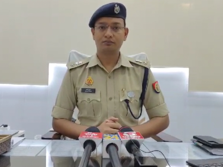 Dabish being given in search of absconding soldiers | फरार सिपाहियों की ...