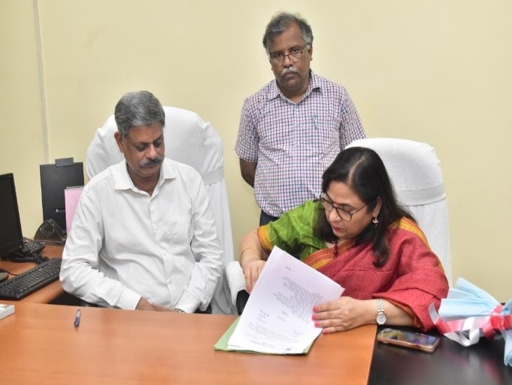 Pro. Poonam Tandon took charge as VC of DDU | प्रो. पूनम टंडन ने DDU के ...