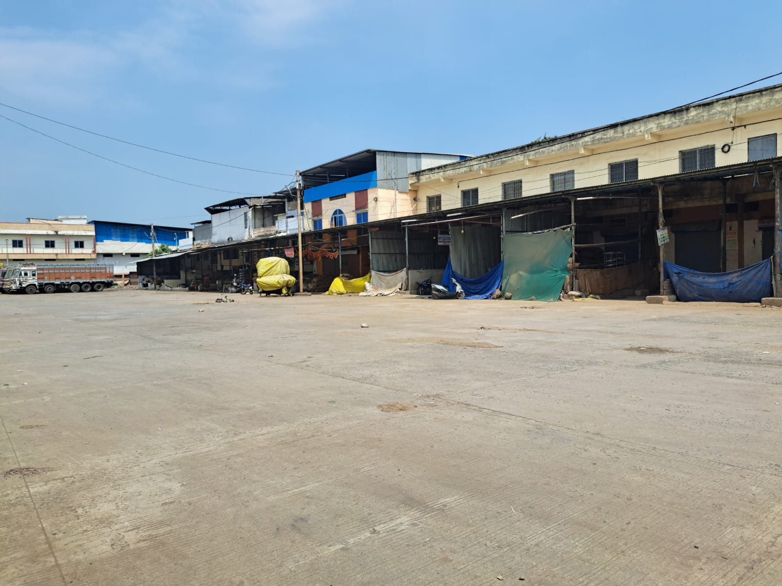 Indefinite strike of traders started for 10 point demands; The premises ...