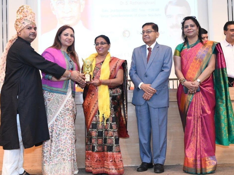 Professor Bharti Sharma of Meerut honored in Delhi | मेरठ की प्रोफेसर ...