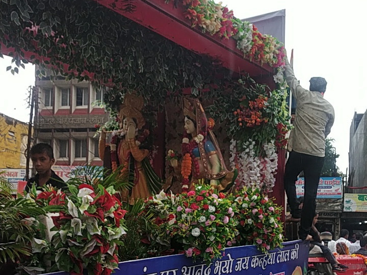 Khargone- On Shri Krishna Janmashtami, Ahir Yadav community took out a procession amid drizzling ...