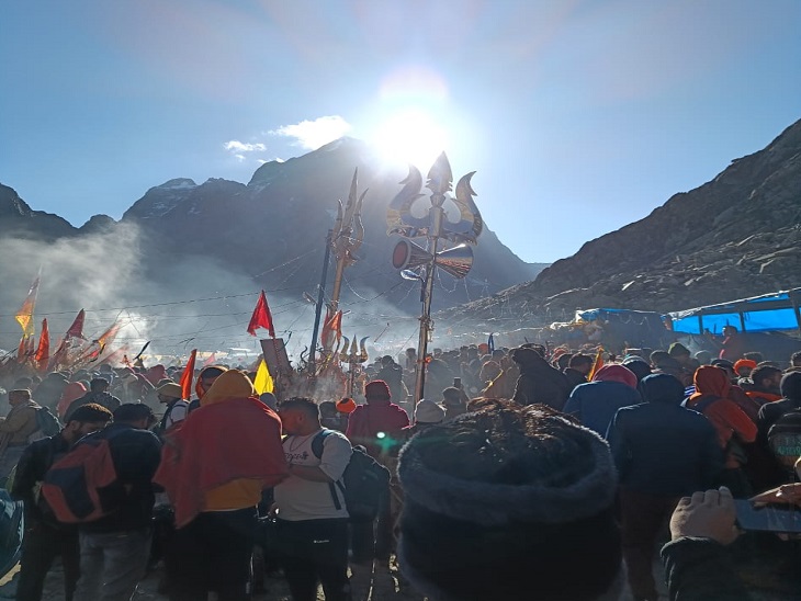Chamba: Manimahesh Yatra begins | Dip in holy Dal Lake | Groups of ...