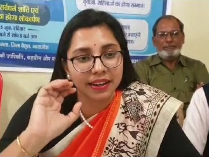 Resignation of Deputy Collector Nisha Bangre rejected. The government ...