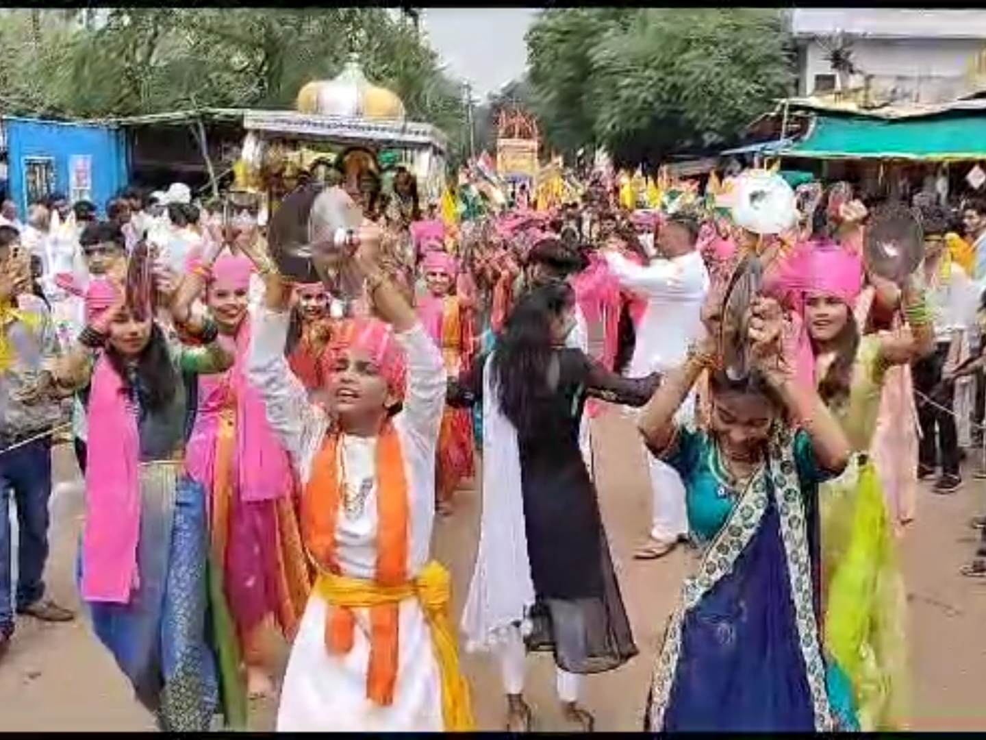 Palki Yatra started with the cheers of Nand Ghar Anand Bhayo Jai ...