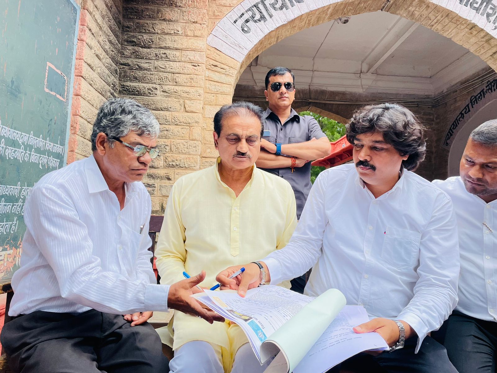 Former MLA accuses Congress leader of defamation | पूर्व विधायक ने ...