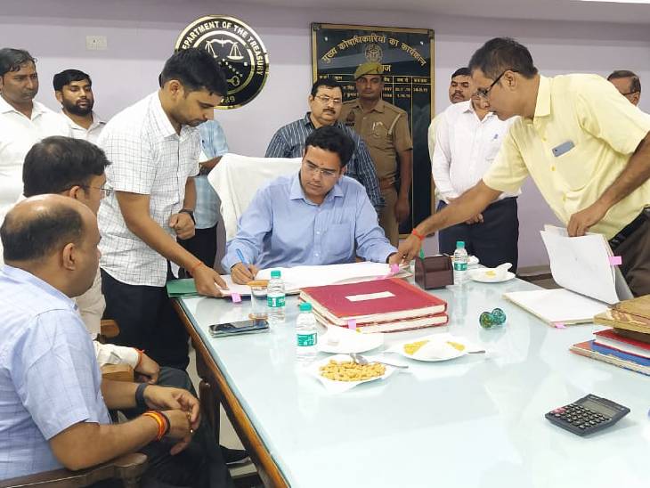 DM Navneet Singh Chahal took charge: Before Prayagraj, he has worked on ...