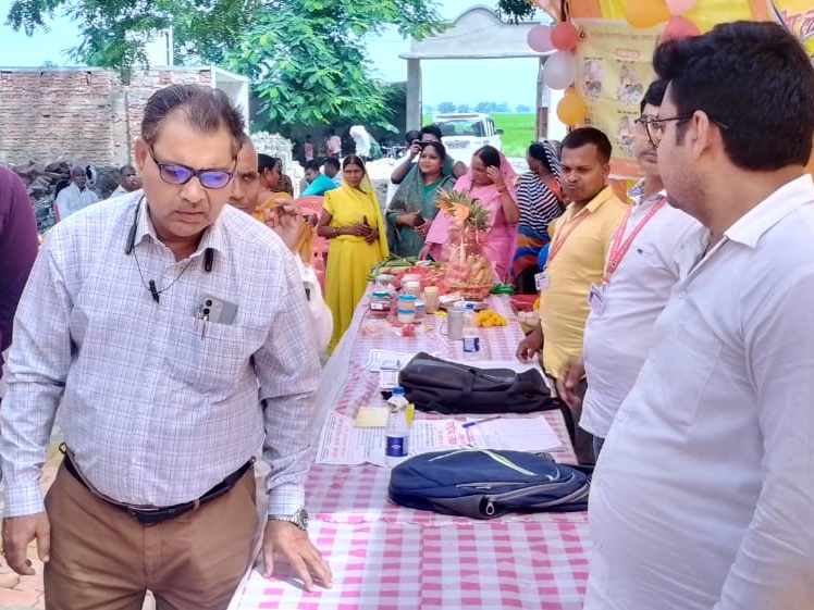 Jan Chaupal of officers organized in Badhwal Khas of Chandauli | चंदौली ...