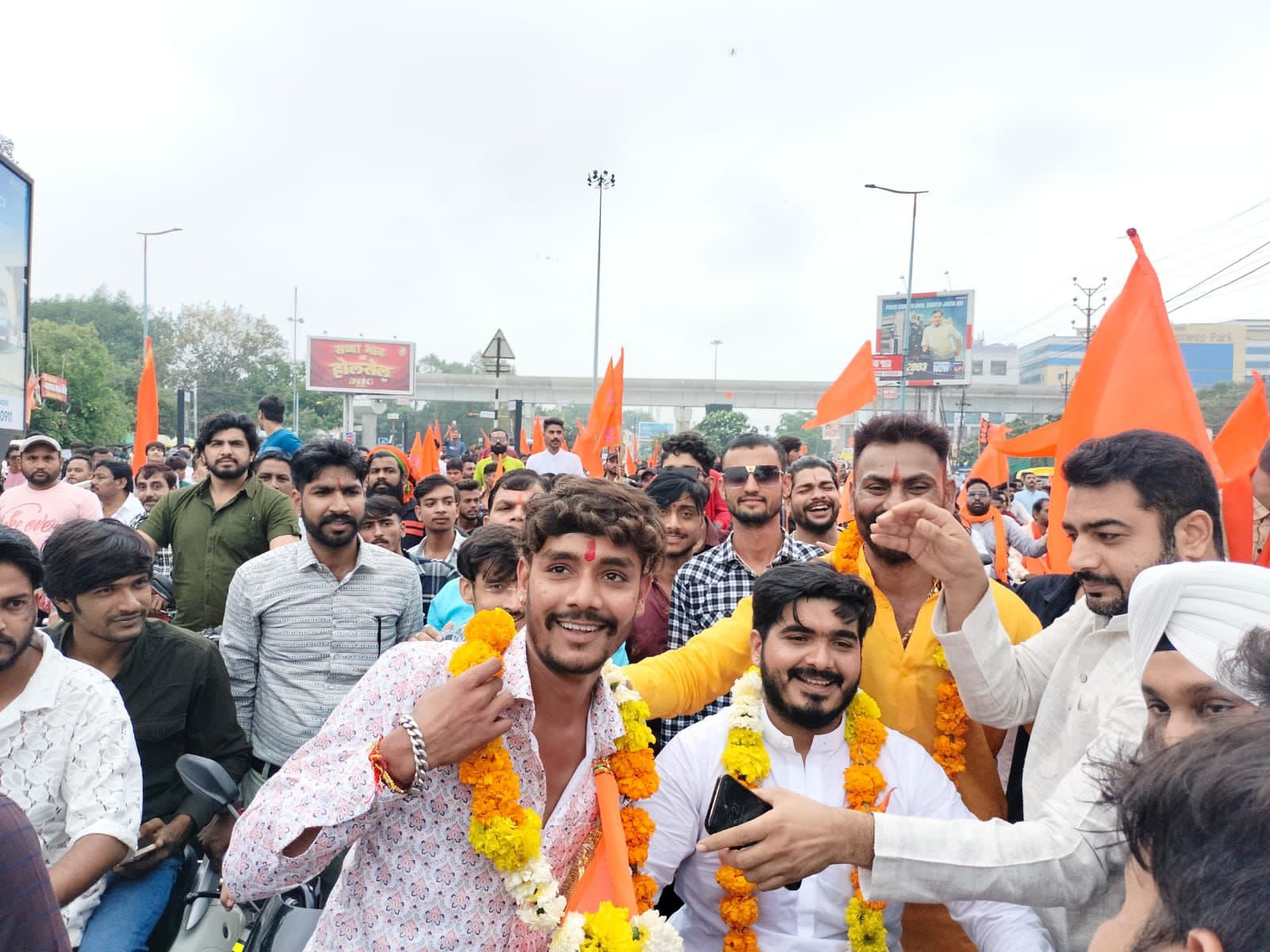Ekta Saffron Yatra started in Indore | इंदौर में निकली एकता भगवा यात्रा ...