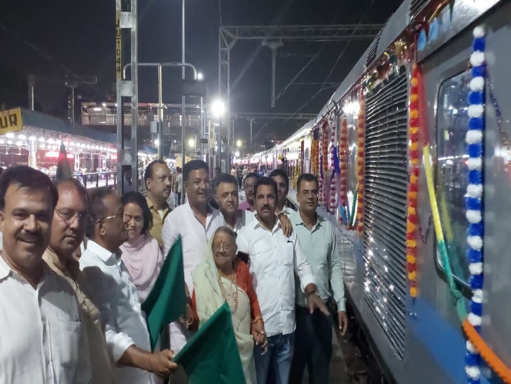 LHB rack installed in Suryanagari Express | सूर्यनगरी एक्सप्रेस में लगा ...