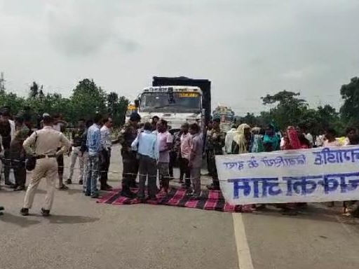 Hundreds of villagers blocked the road in Korba's Pali, people stuck in ...
