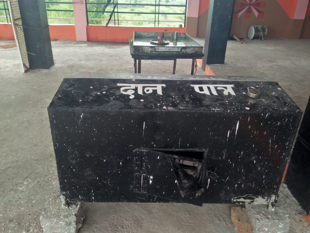 Donation amount stolen from donation box of Shani temple | शनि मंदिर की ...
