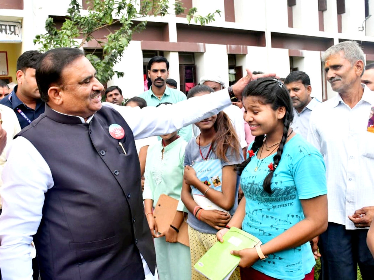 Minister Bhupendra Singh suddenly reached Malthon | मंत्री भूपेंद्र ...