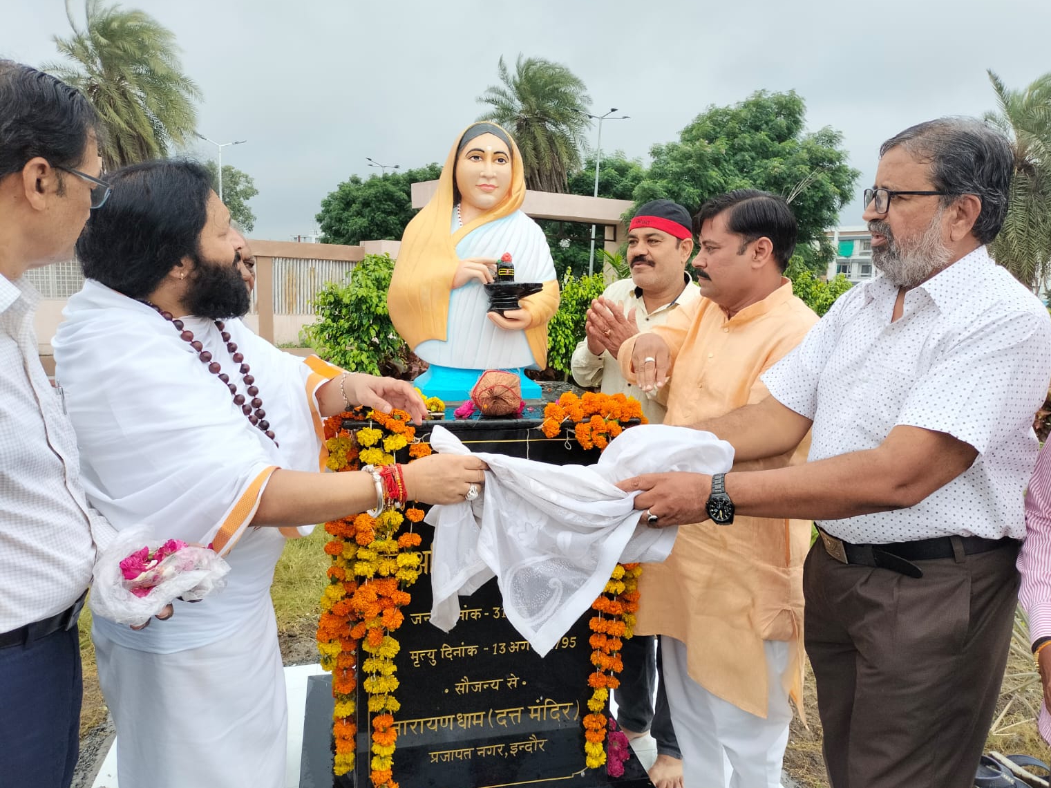 Ahilya statue inaugurated in Sirpur Udyan, Indore | इंदौर के सिरपुर ...