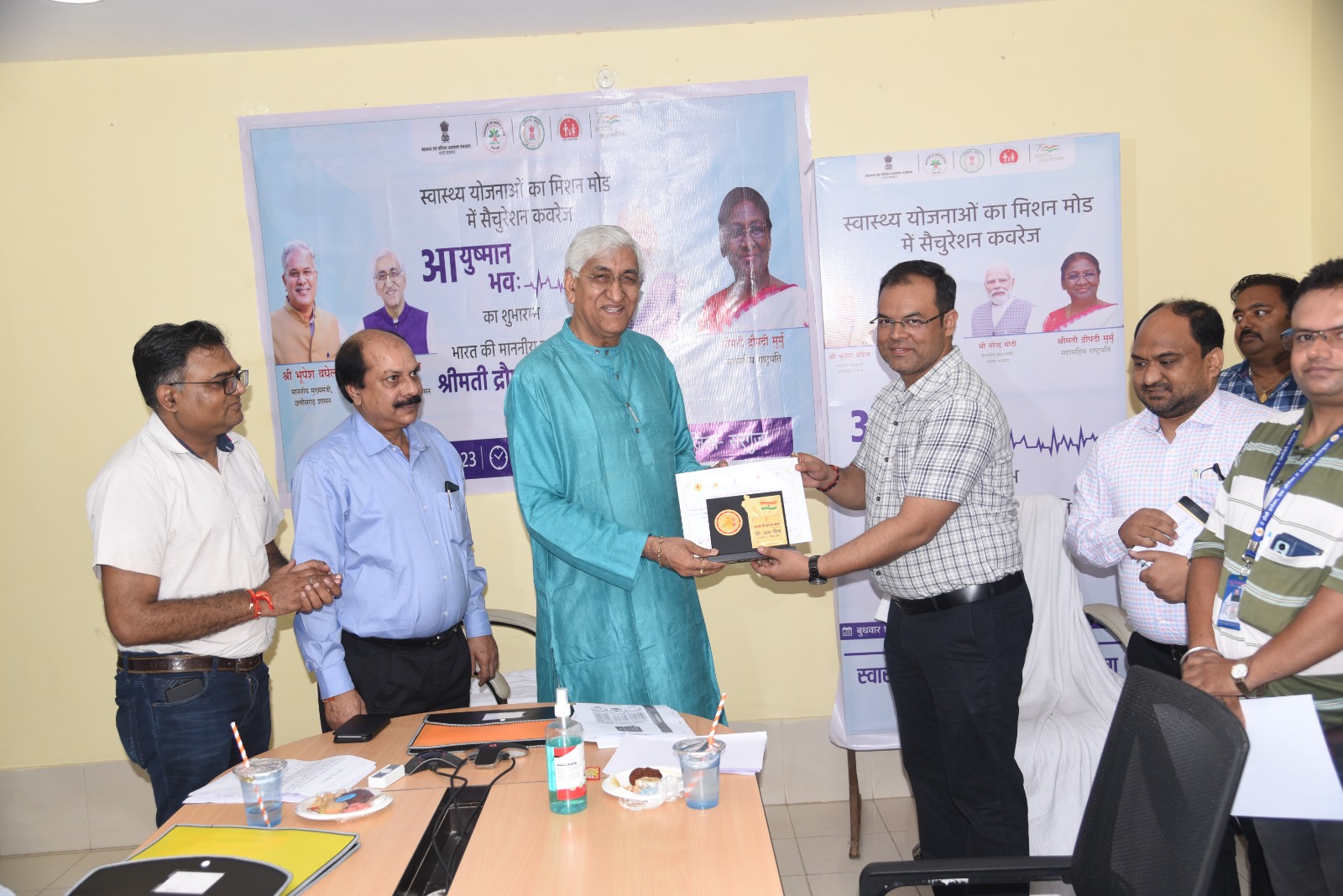 Nikshay Mitra, who adopted TB patients, honored | टीबी पीड़ितों को गोद ...