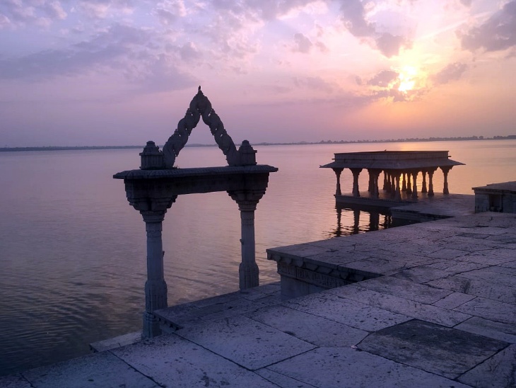 Rajsamand lake two and a half feet empty, waiting for good rain ...