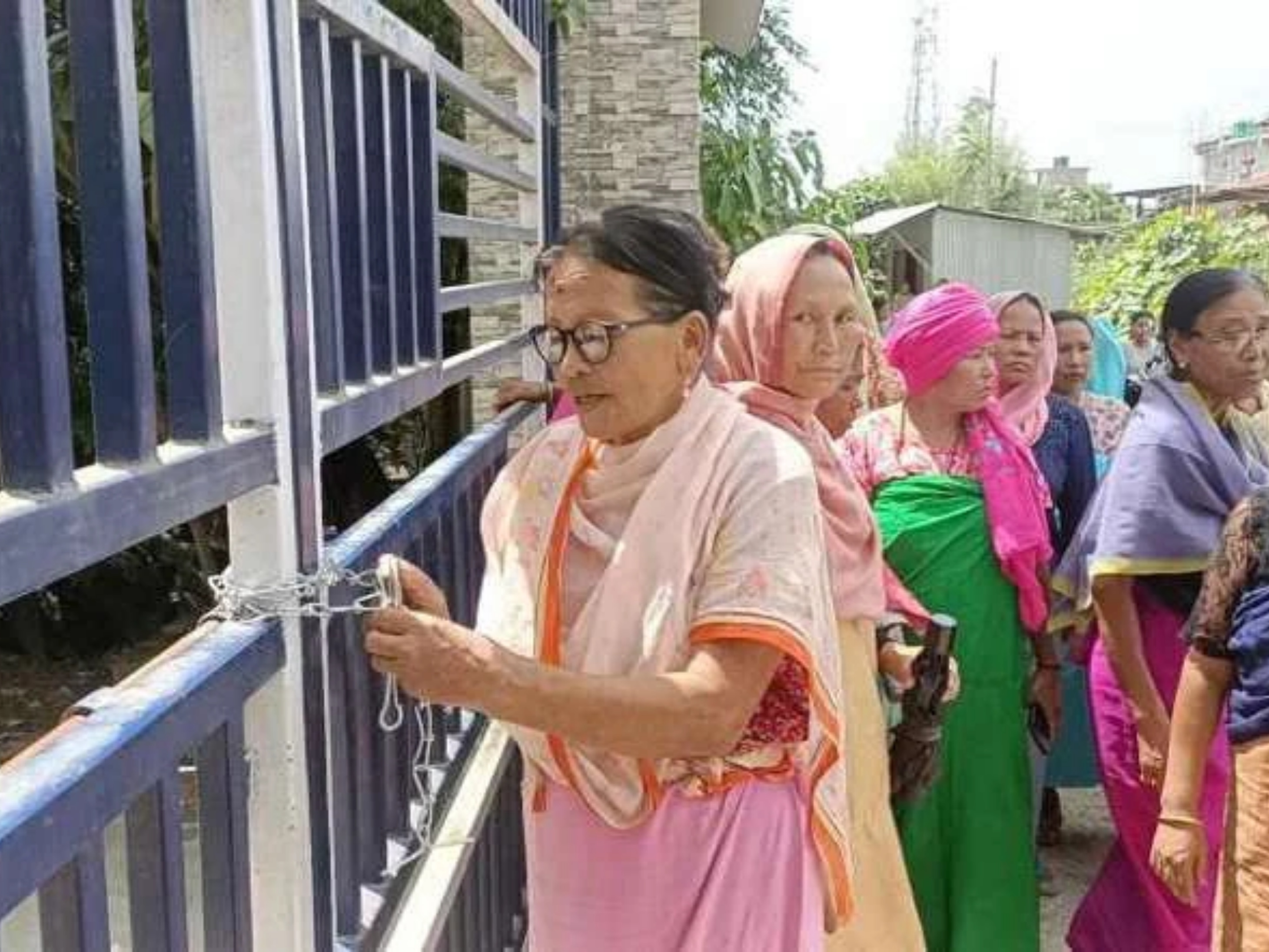 Manipur Violence Update; Assam Rifles Vs Meitei Women Asahyog Andolan ...