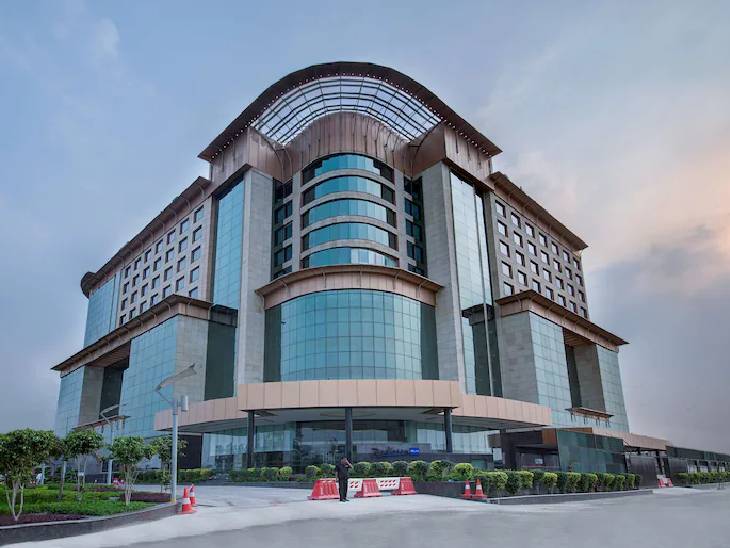 Threat to owner of Radisson Hotel in Ghaziabad | गाजियाबाद में रेडिसन ...