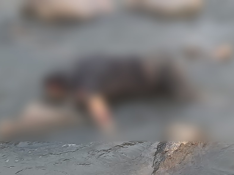 The dead body of a young man was found floating in the river. Police ...
