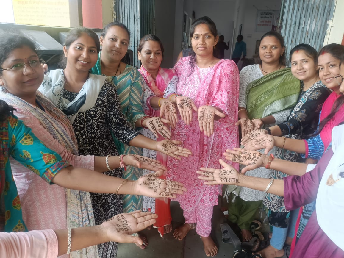 Written on the palm with henna, give me 2800 on grade pay, uncle ...