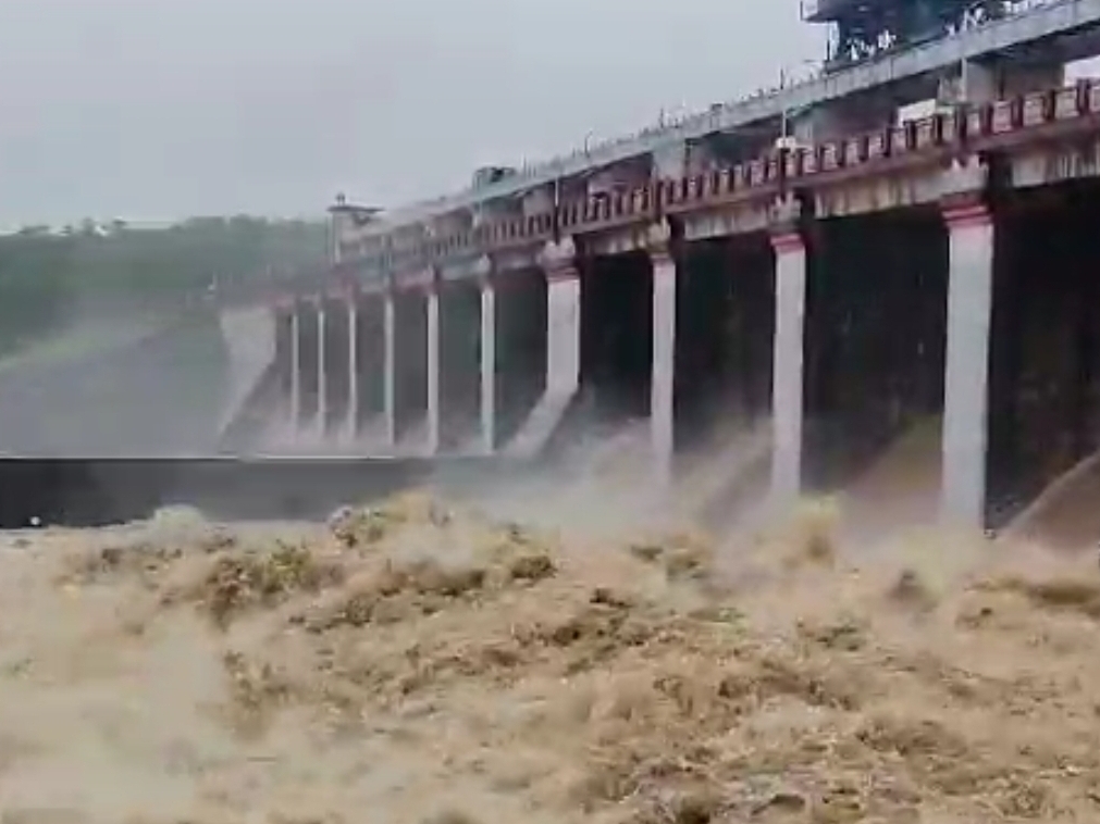 14 gates of Satpura, 9 of Tawa, 3 gates of Parsdoh opened, water level ...