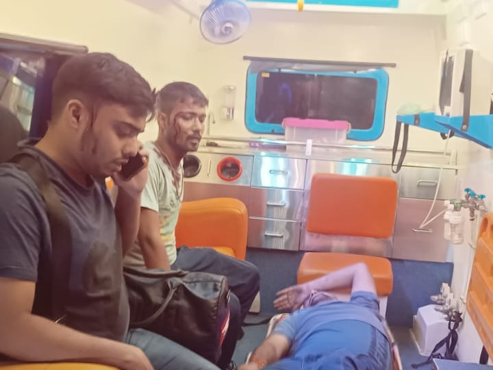 Janrath bus collides with divider on Agra-Lucknow Expressway | आगरा ...