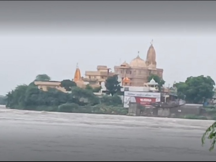 All 16 gates of Mahi Dam opened Beneshwar Dham became an island, 15 to ...