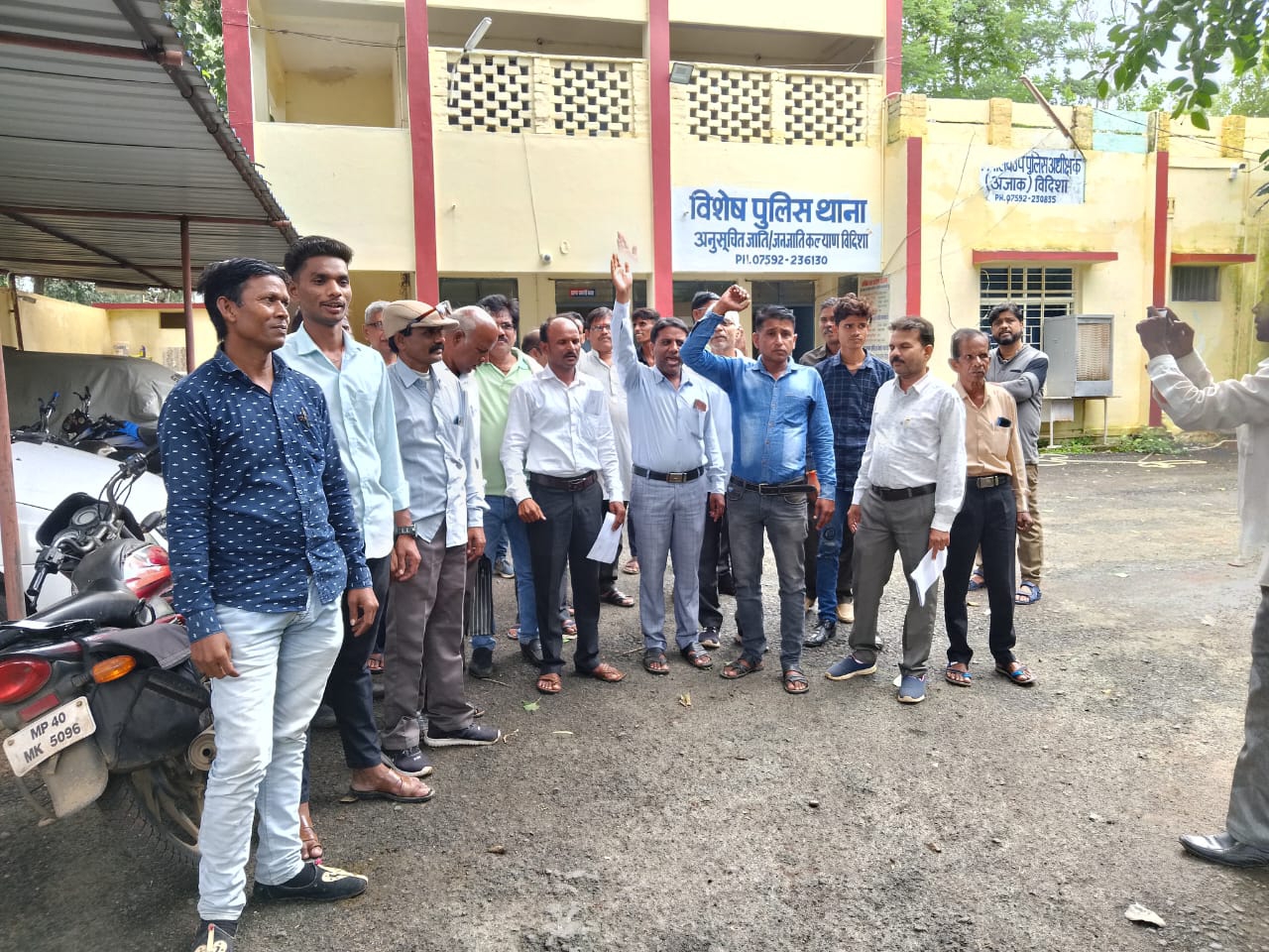 Vidisha- Demand to register a case against Pandit Dhirendra Krishna ...