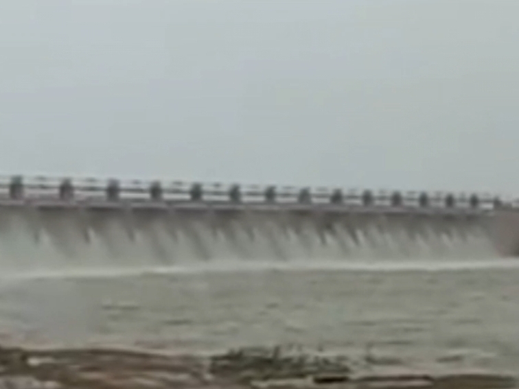 20 thousand cusecs of water released from Datia- Matatila dam ...