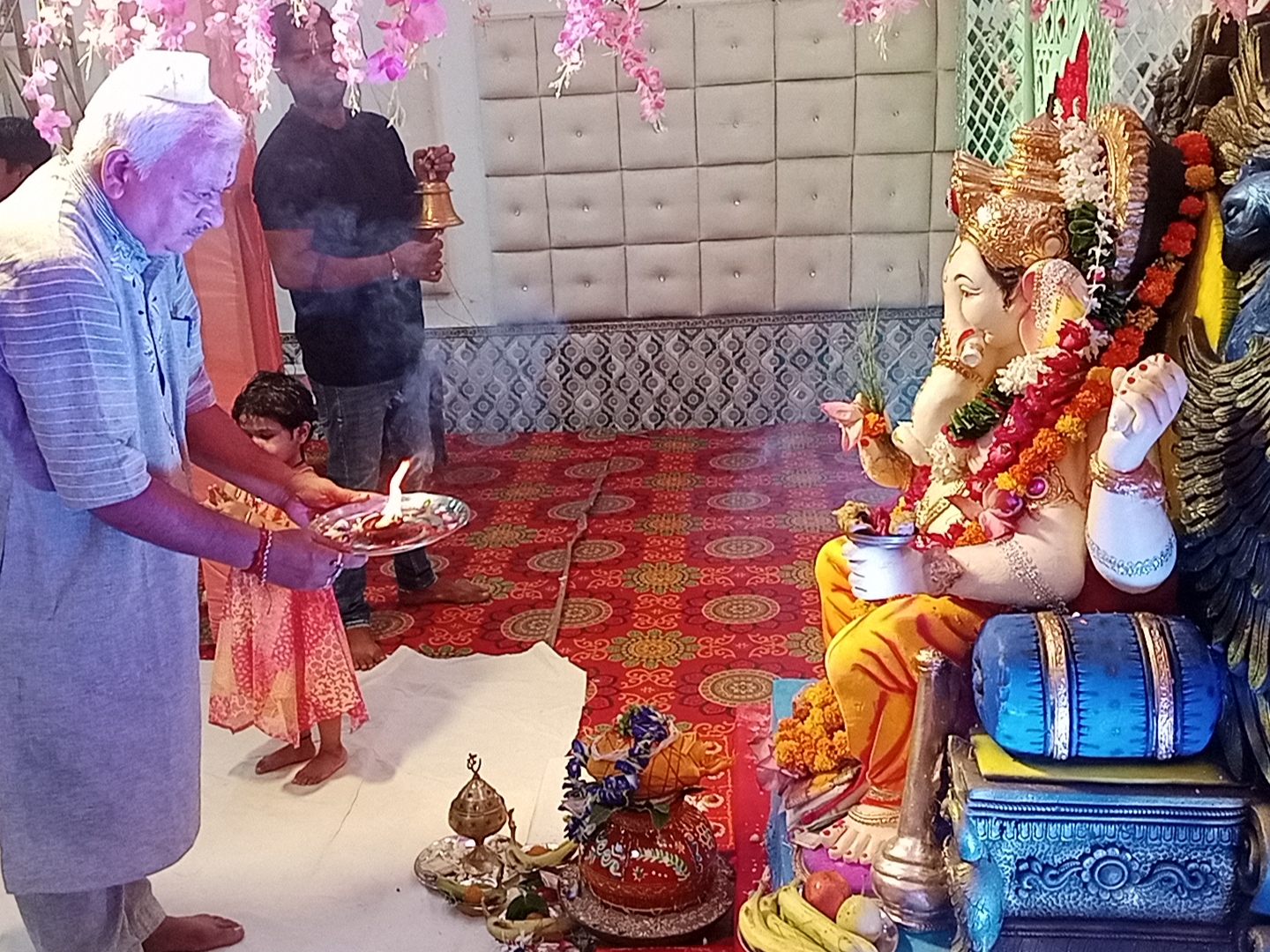 Crowd of devotees gathered in the court of Baba Ganpati Bappa | बाबा ...