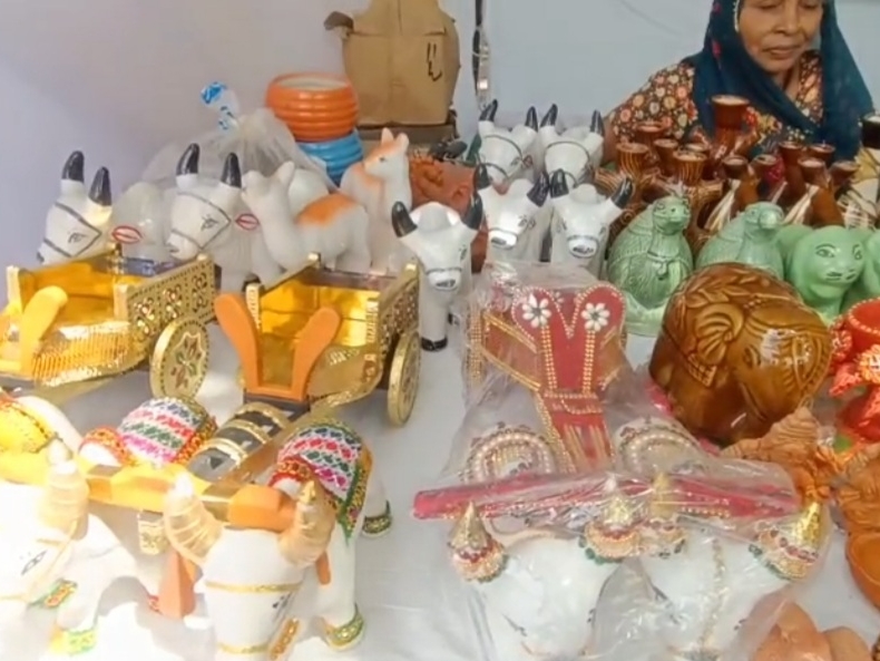 Inauguration of livelihood product sales fair | आजीविका उत्पाद विक्रय ...