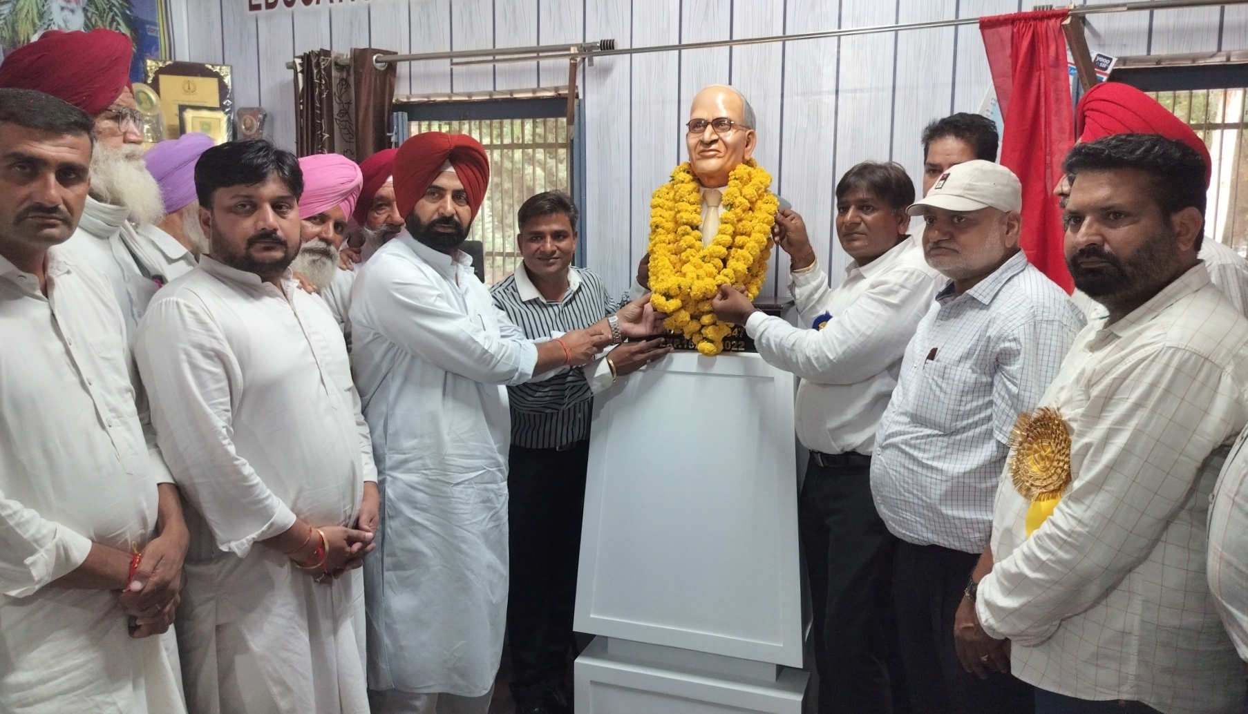 Statue of late Satpal Singla installed | स्वर्गीय सतपाल सिंगला की ...
