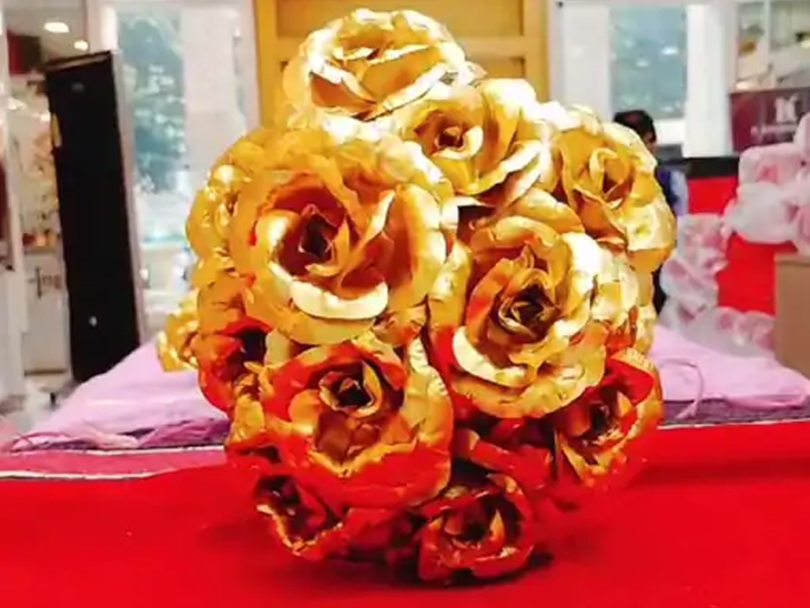 surat jeweler made 9 foot long gold plated necklace for Lal Bagh Ke ...