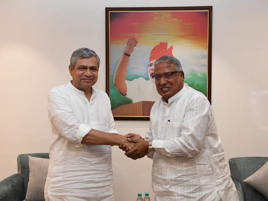 MP Rajendra Aggarwal met Railway Minister Ashwini Vaishnav | रेल मंत्री ...