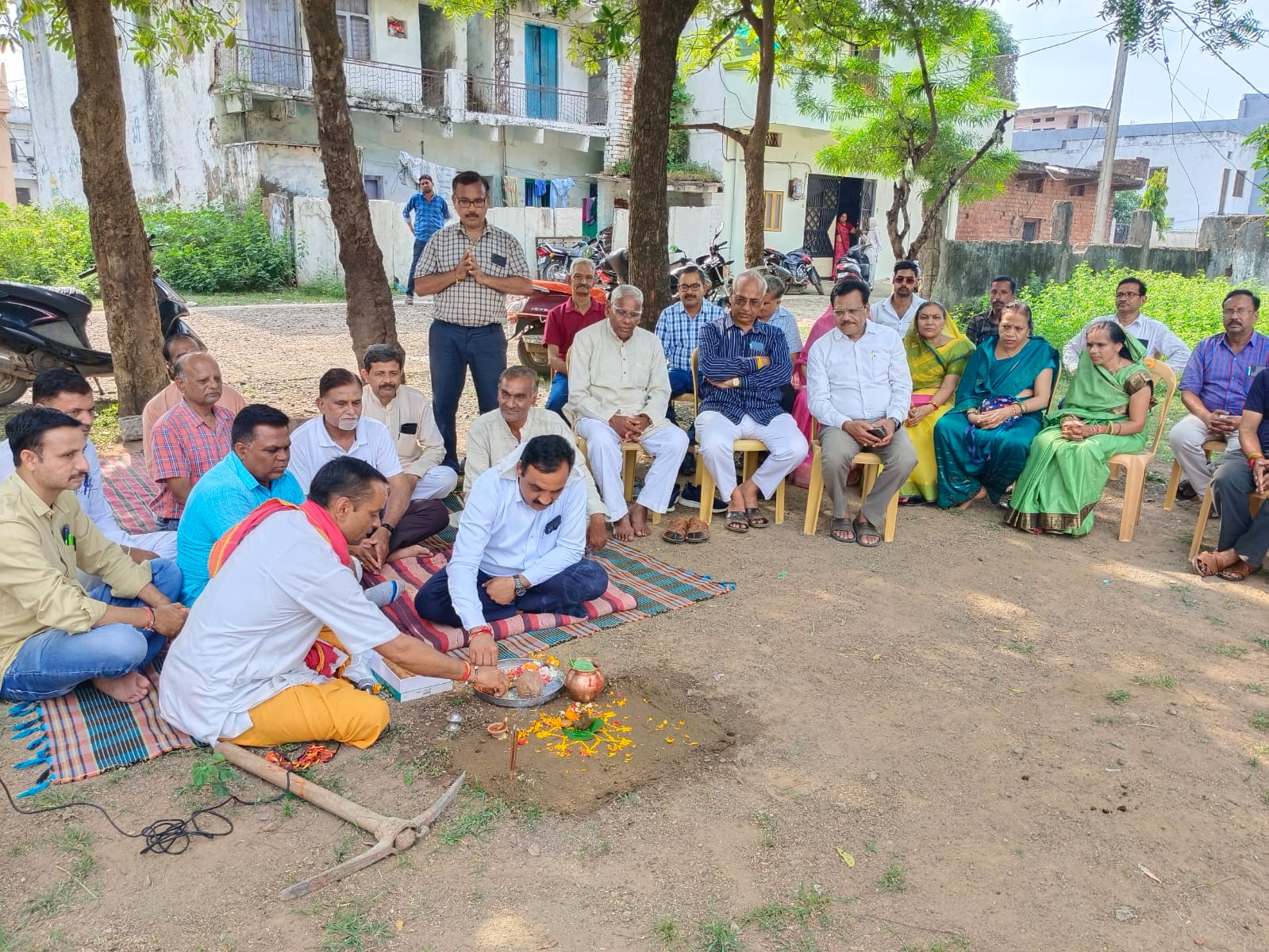 The garden will be known as Maithili Sharan Gupta, the statue will be ...