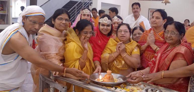 Celebrating Moksha Kalyanak Mahotsav of Lord Pushpadant and offering ...