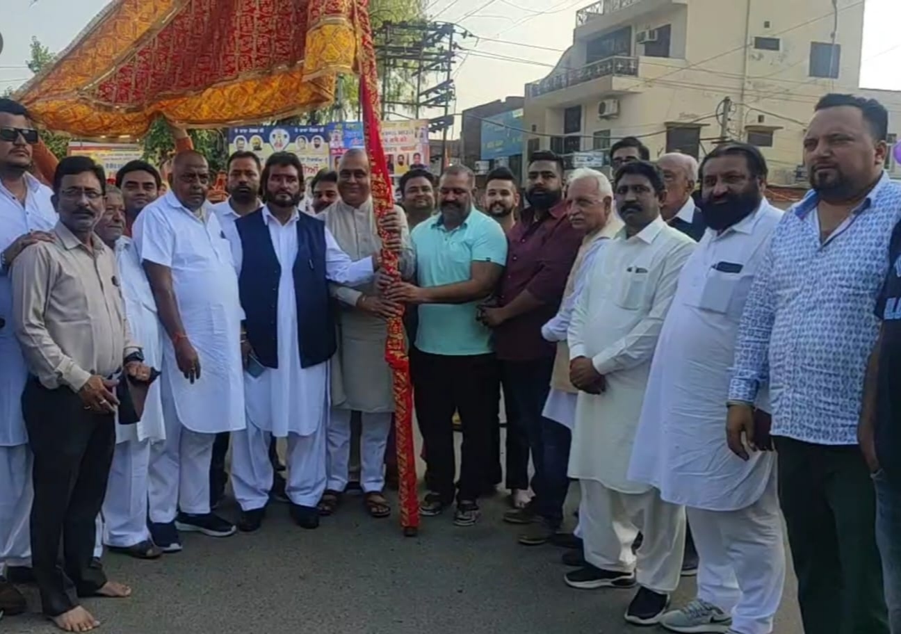 Chaddha fraternity performed flag ceremony with bands at Shri Siddh ...