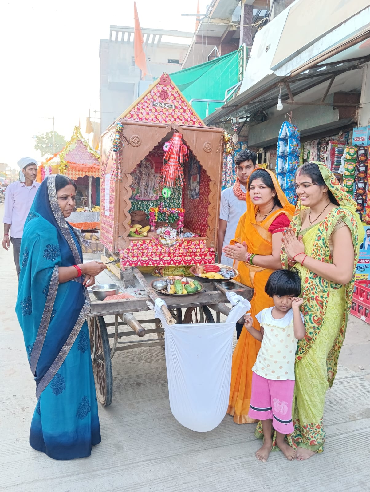 Women worshiped Dol | महिलाओं ने की डोल की पूजा - bhoura News | Dainik ...