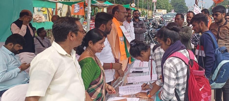 Irregularities in PSC recruitment, crowd of youth gathered in signature ...