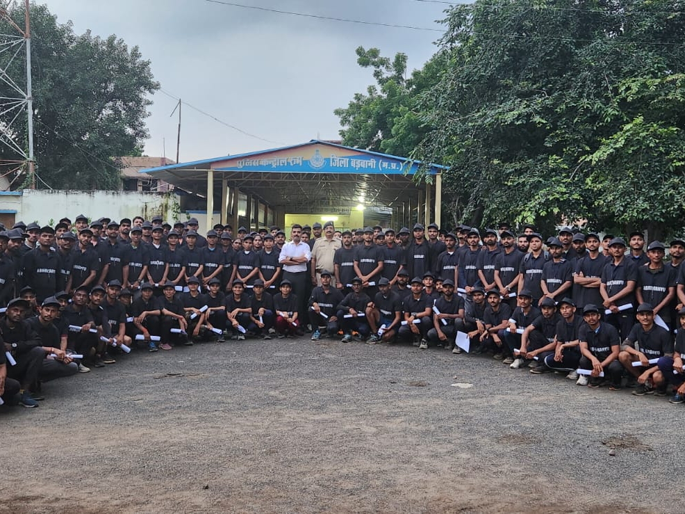 130 students made members of Village Defense Committee | बड़वानी एसपी ...