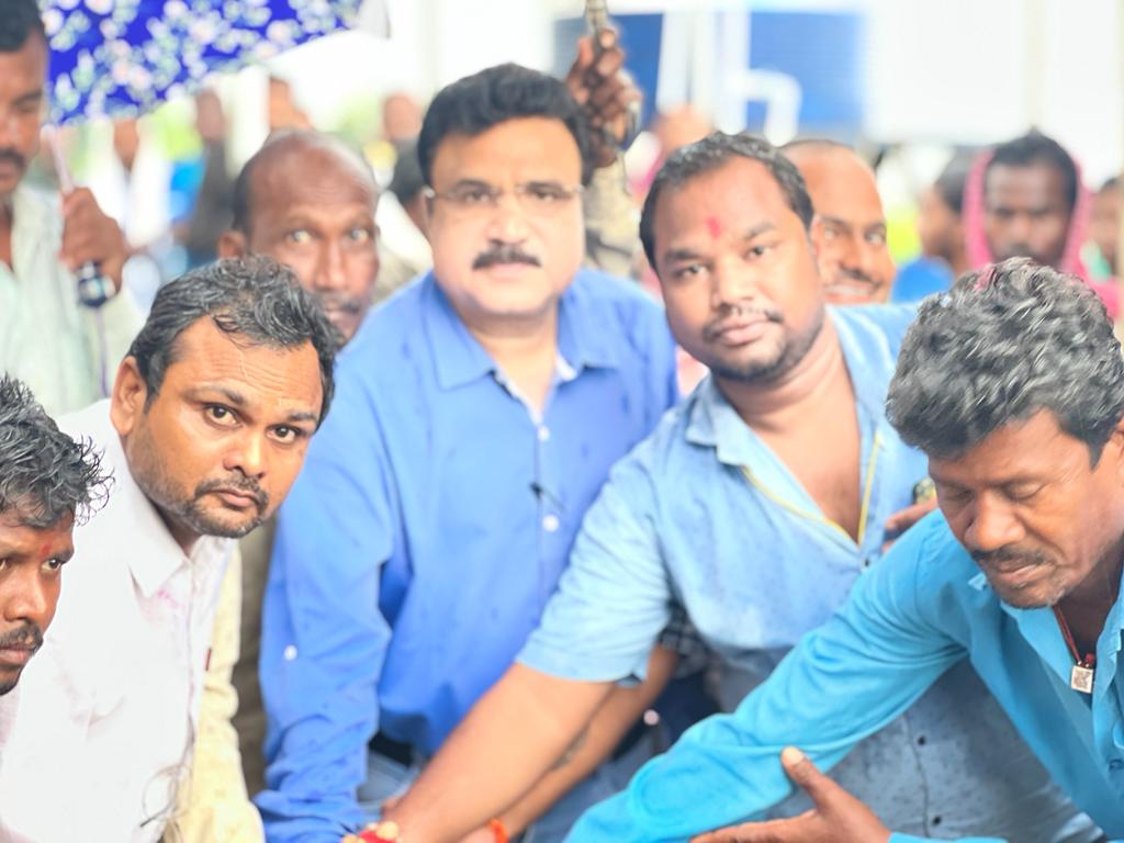 Parliamentary Secretary performed Bhoomi Pujan for the construction of building of Magadha Yadav ...