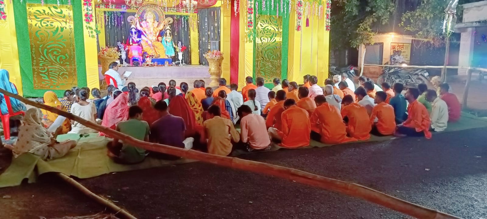 Devotees recited Hanuman Chalisa collectively in the Ganesh pandal in ...