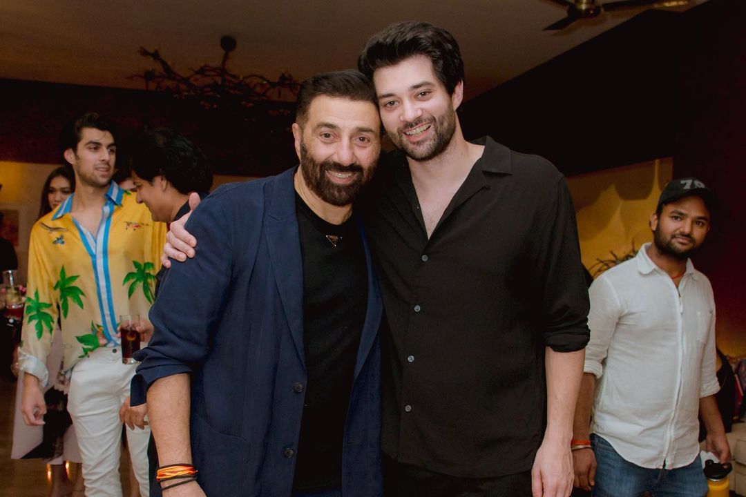 Sunny Deol was happy after seeing his son's film 'Dono' | દીકરાની ફિલ્મ ...