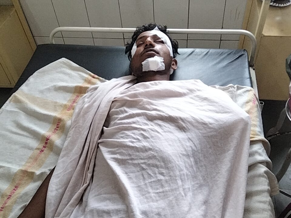 Shivpuri- Young man's hand got separated from his shoulder after being ...