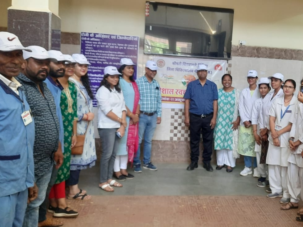 Cleanliness campaign conducted at different places in the city | शहर ...