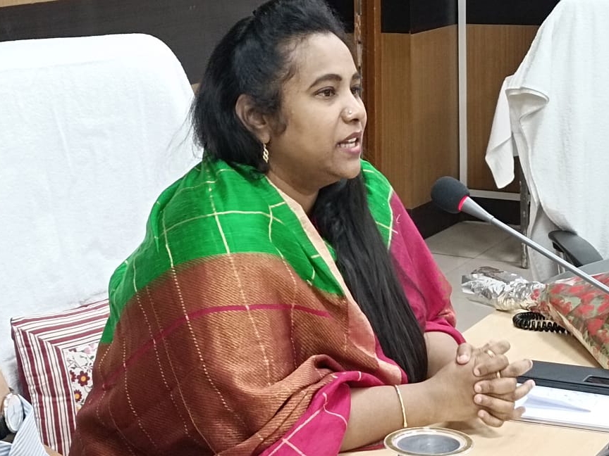 New DM C. Indumati reached Fatehpur. | फतेहपुर पहुंची नई डीएम सी ...