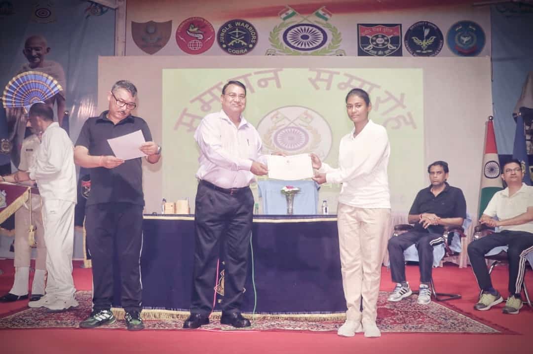 Garima Dhuria got first place in Hindi competition | गरिमा धुरिया ने ...